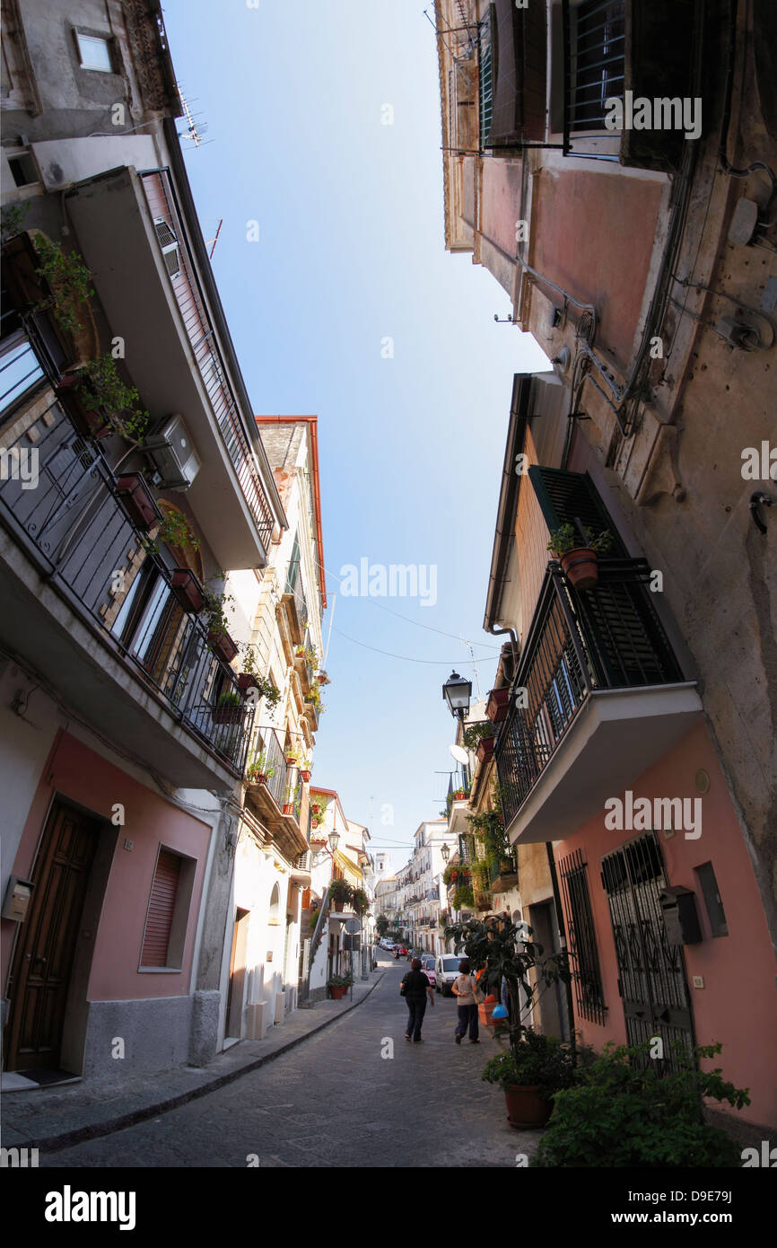 The narrow street of Pizzo Calabro, Calabria, Italy Stock Photo - Alamy
