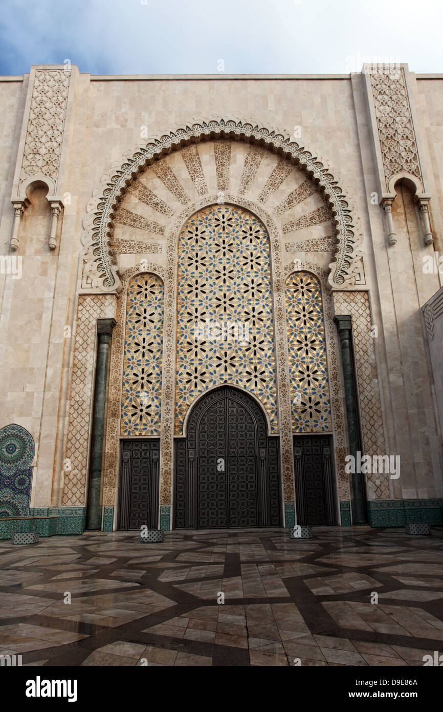 Mosque doors hi-res stock photography and images - Alamy