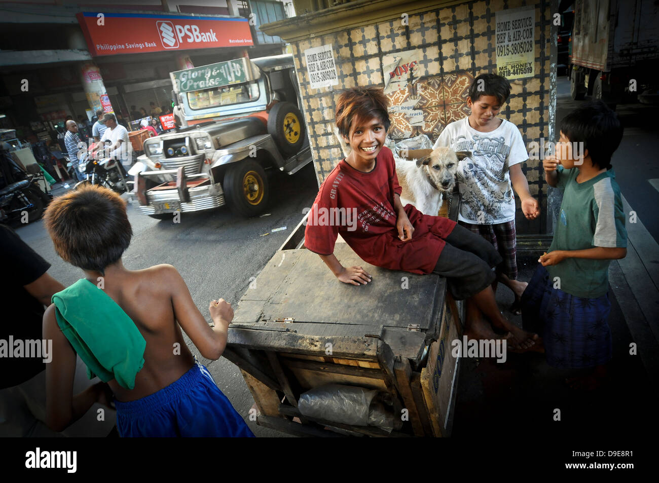 Street kids in Manila Stock Photo - Alamy