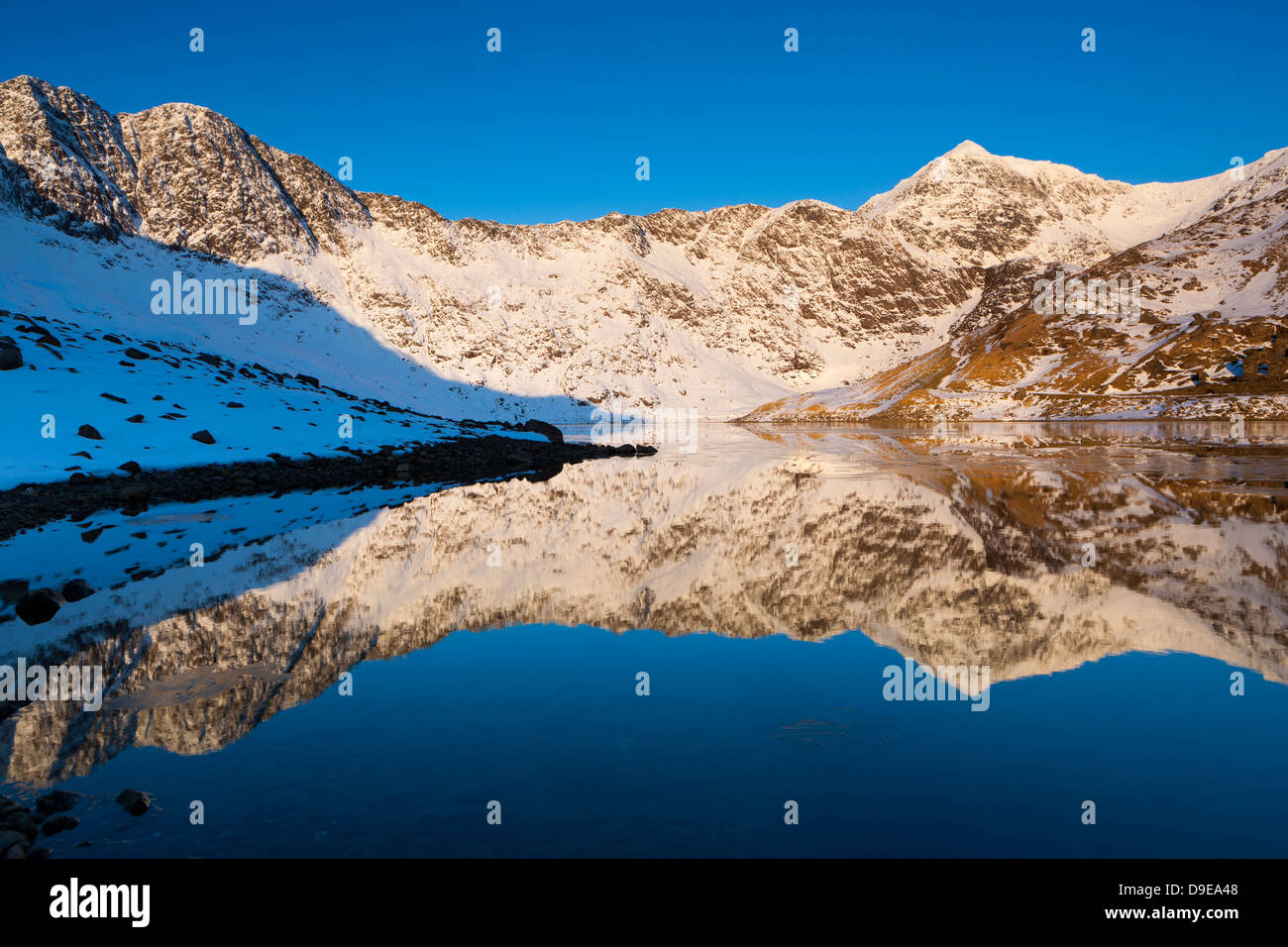 The Snowdon Horseshoe over Llyn Llydaw, Snowdonia National Park, Wales ...
