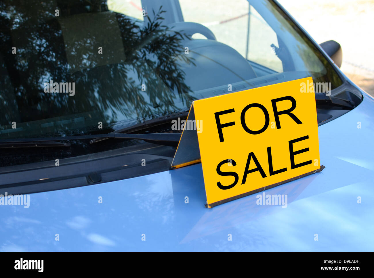 Car sale sign row hi-res stock photography and images - Alamy