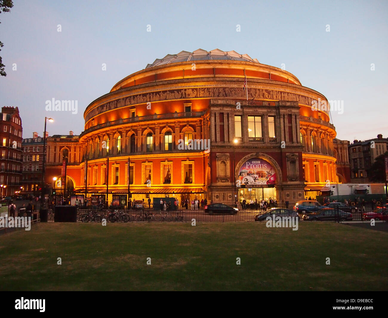 Royal festival hall building night hi-res stock photography and images ...