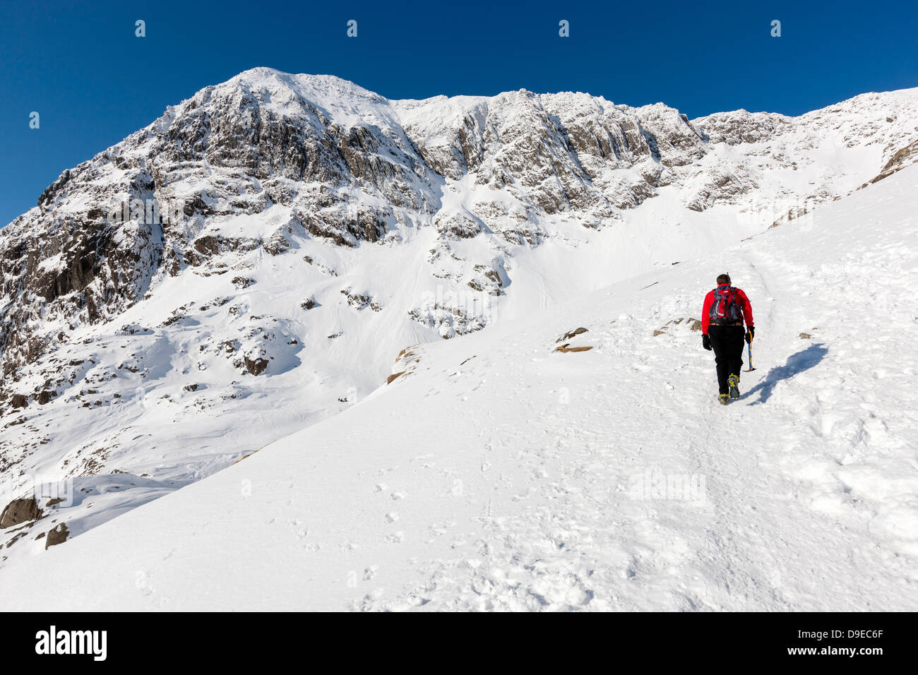 View towards Snowdon Summit (Yr Wyddfa) from Pyg Track, Snowdonia ...