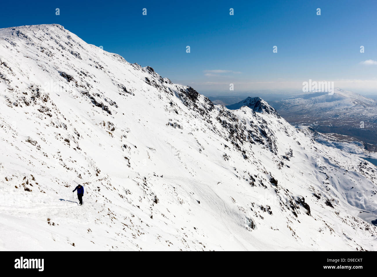 View from marker pillar at the top of the Pyg Track towards Garnedd ...