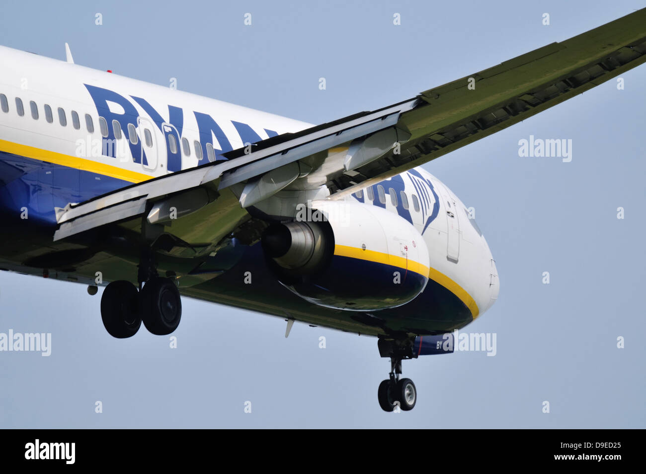 Ryanair Boeing 737 plane flying overhead as it comes in to land Stock ...
