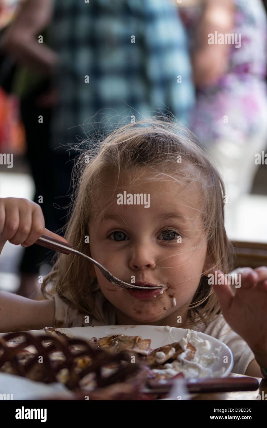 Hungry girl hi-res stock photography and images - Alamy