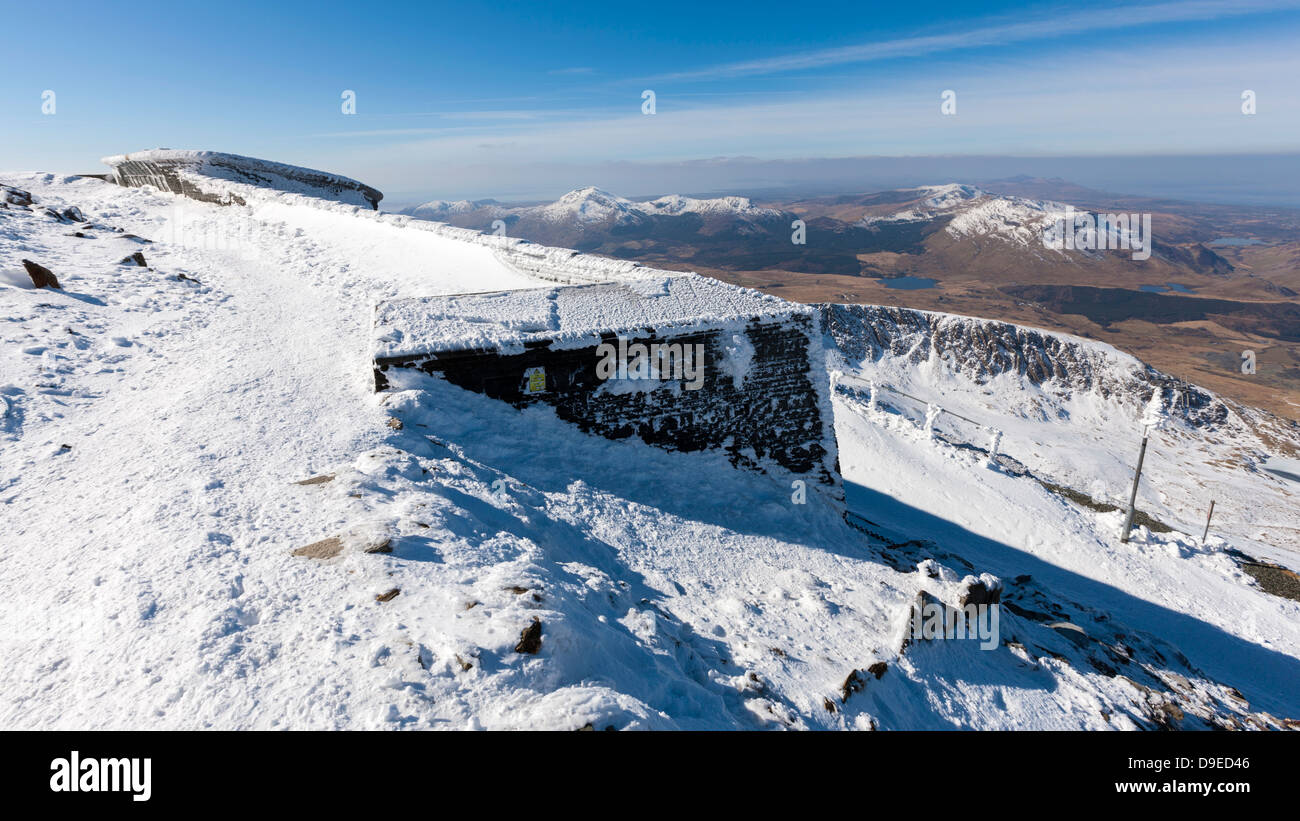 Snowdon summit cafe hi-res stock photography and images - Alamy
