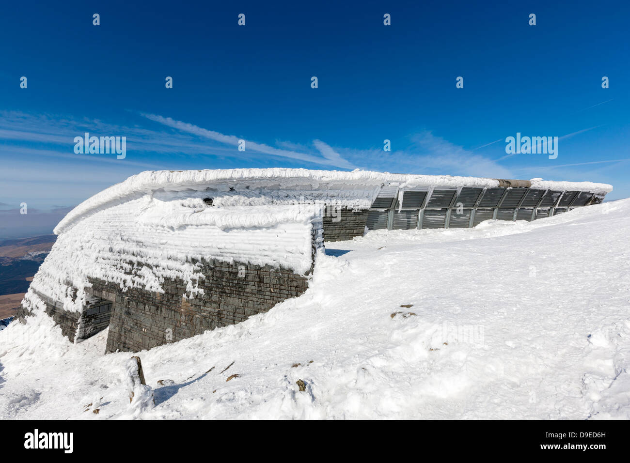 Snowdon summit cafe hi-res stock photography and images - Alamy