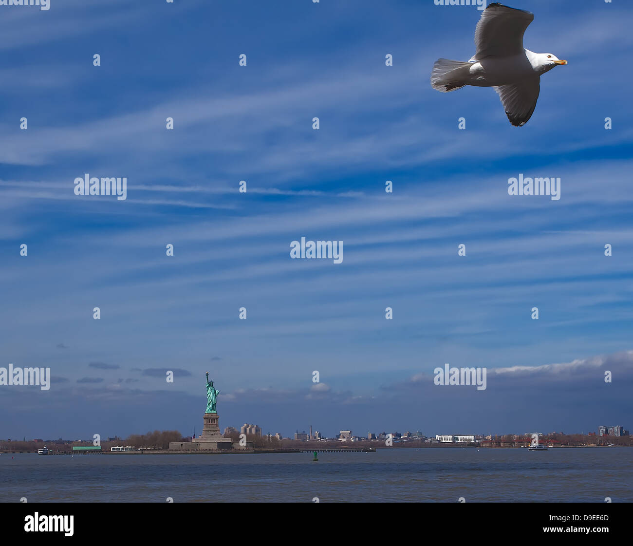 Seagull and statue hi-res stock photography and images - Alamy