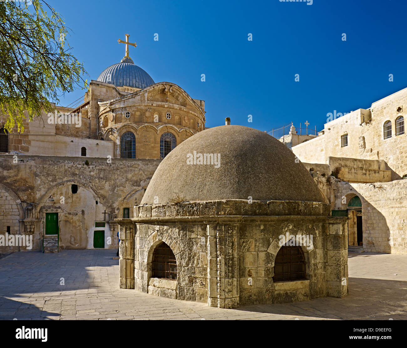Ethiopian chapel with Church of Holy Sepulchre at Golgotha, Jerusalem ...