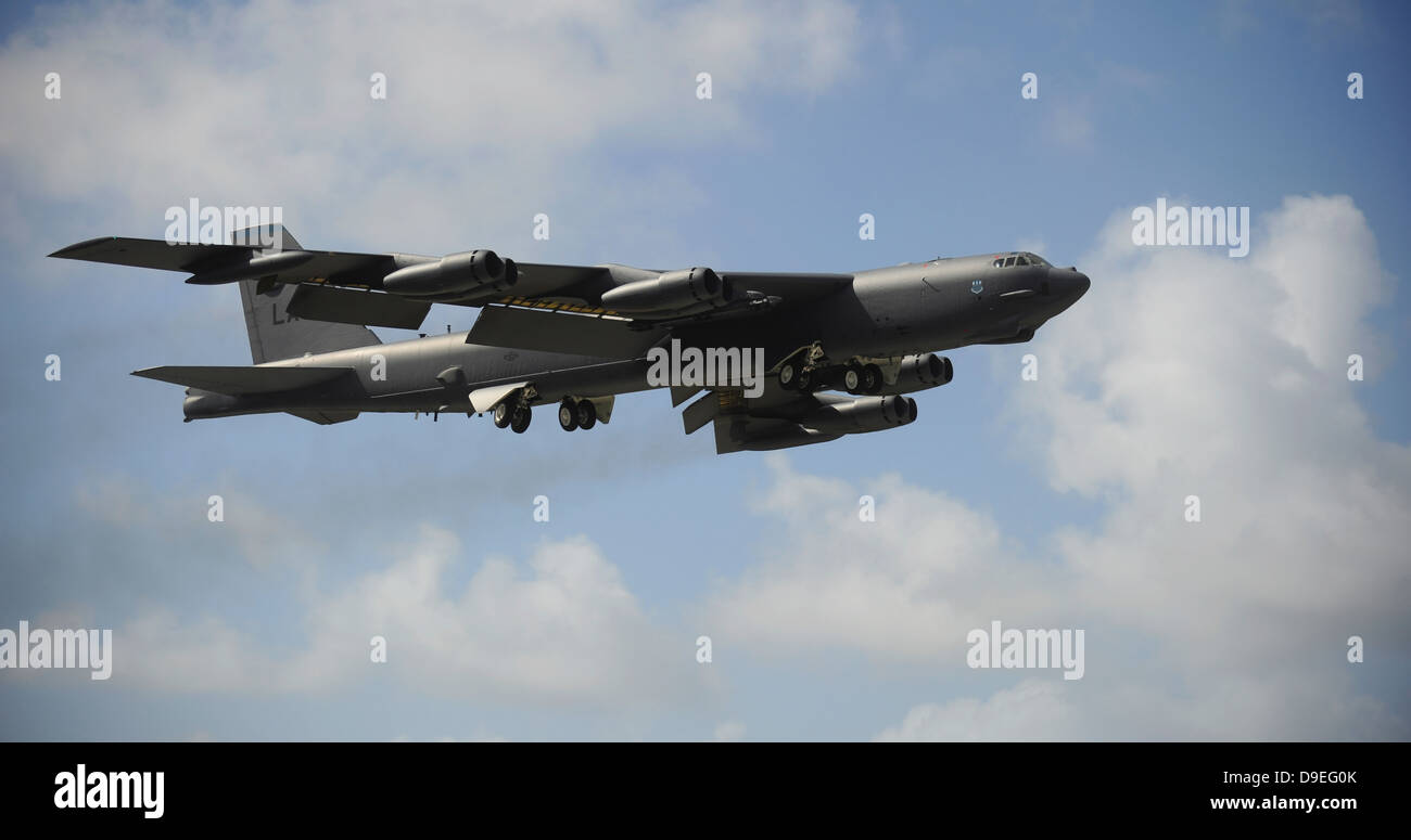 A U.S. Air Force B-52 Stratofortress in flight Stock Photo - Alamy