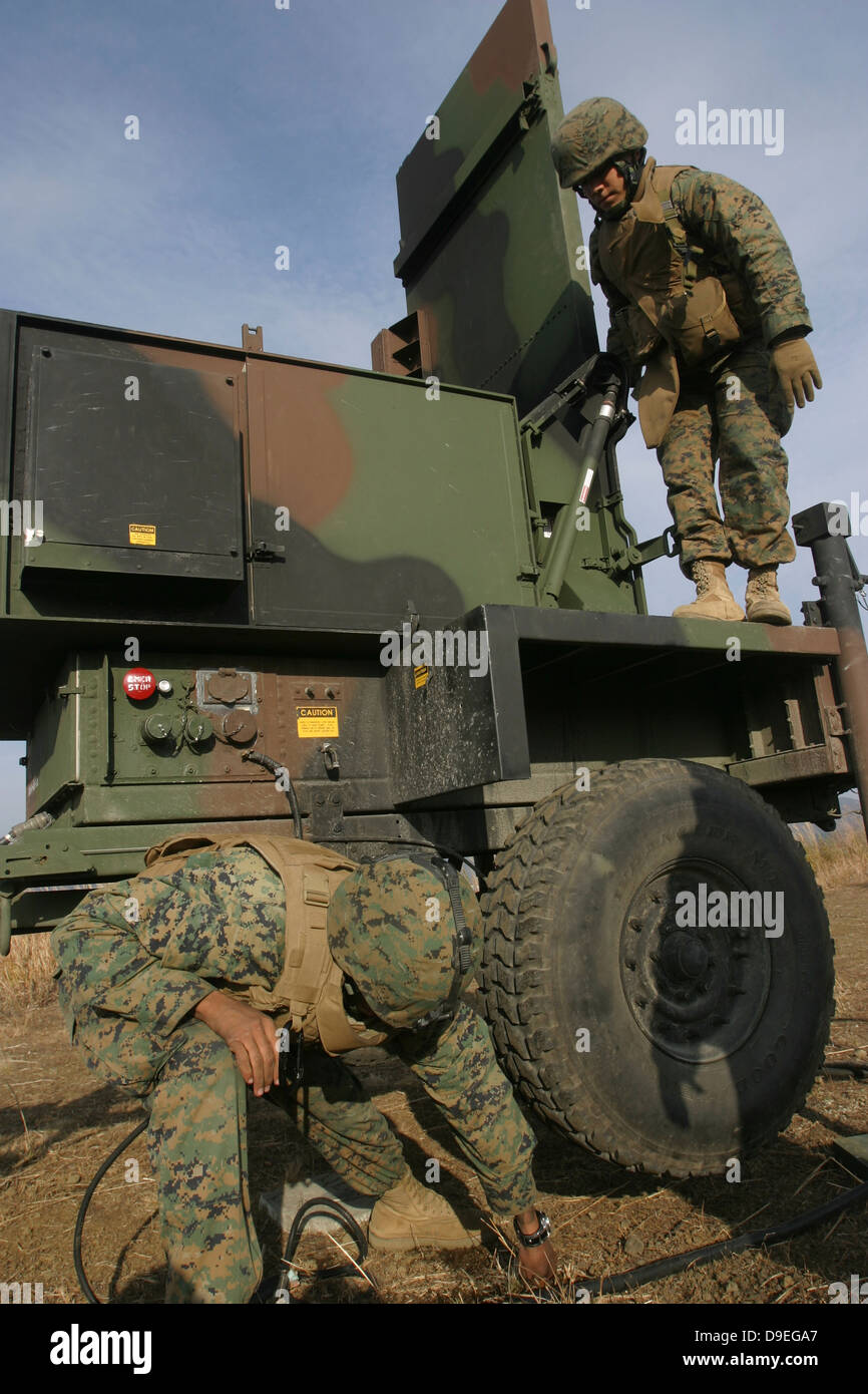 Marines prepare the antenna of an AN/TPQ-46A radar system Stock Photo ...