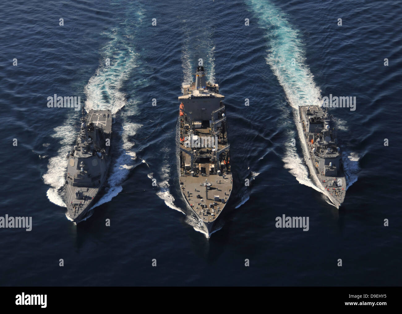 Ships of the George Washington Carrier Strike Group transit the Pacific ...