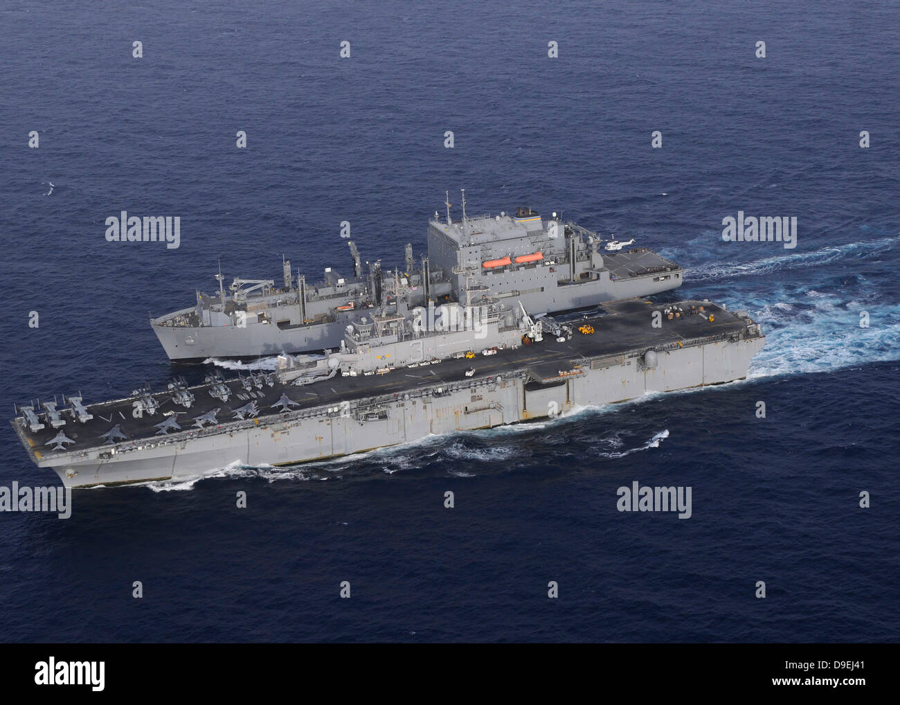 Uss lewis hi-res stock photography and images - Alamy