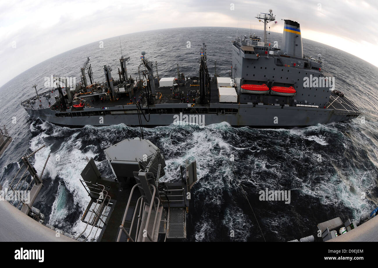 Replenishment at sea between USNS Rappahannock and USS Ronald Reagan ...