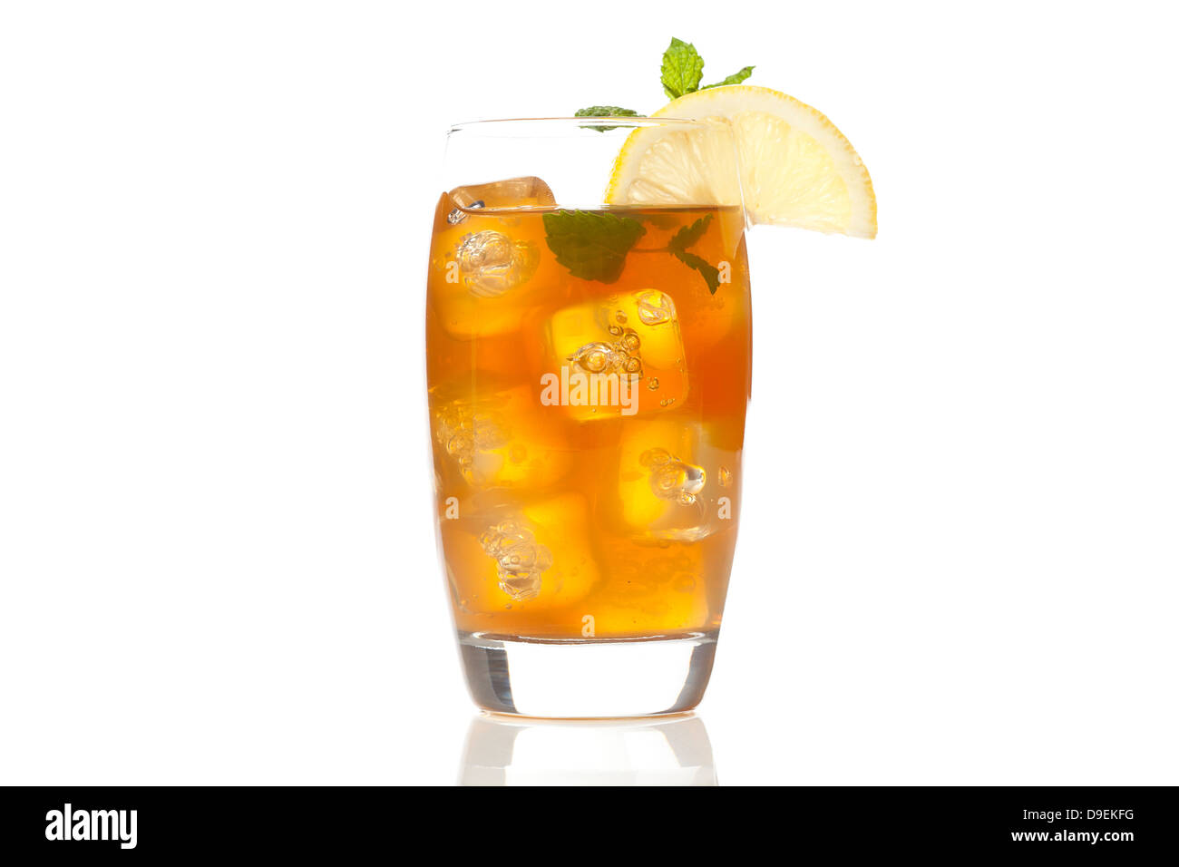 Refreshing Iced Tea with Lemon against a background Stock Photo - Alamy