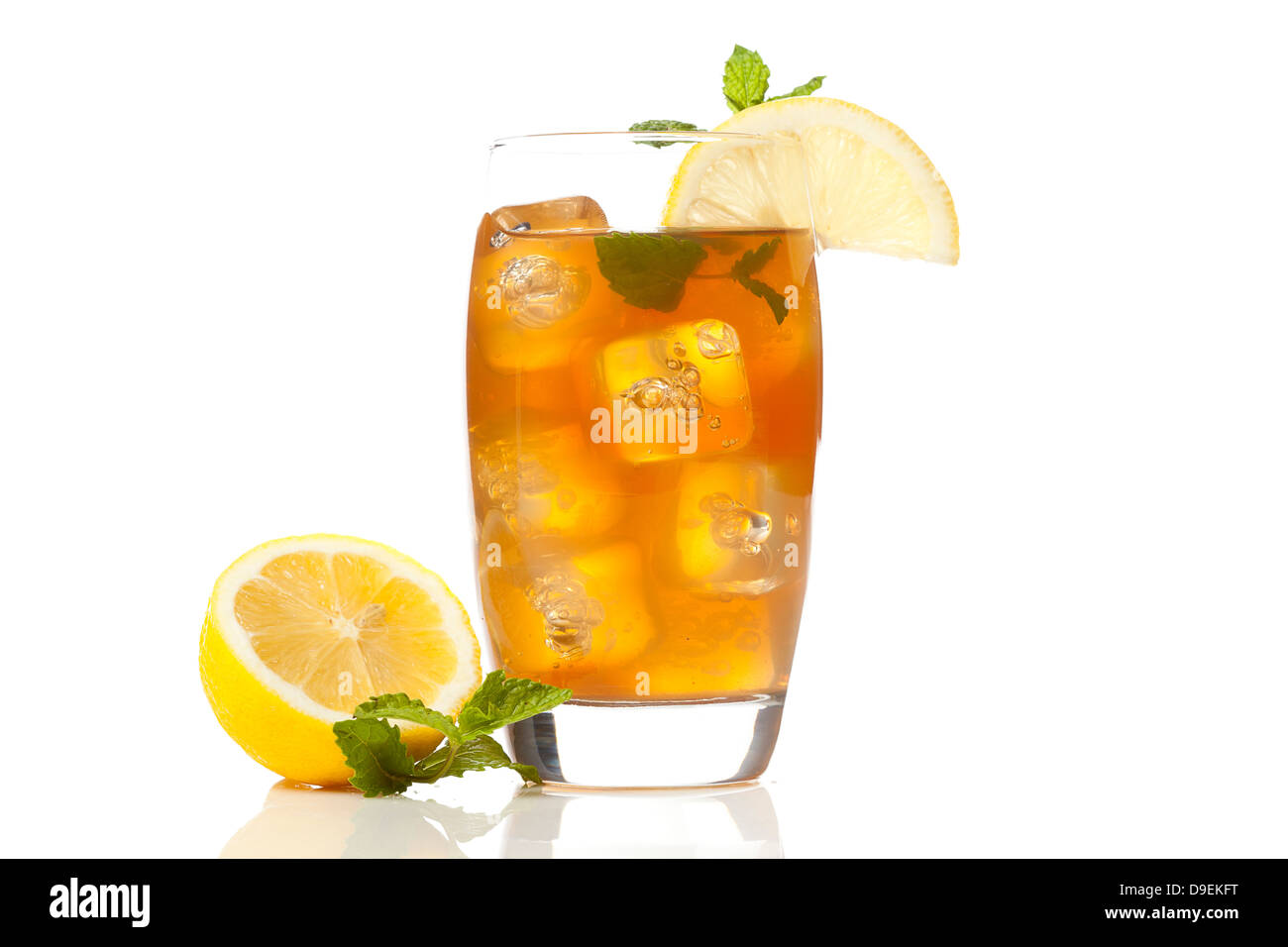 Refreshing Iced Tea with Lemon against a background Stock Photo - Alamy