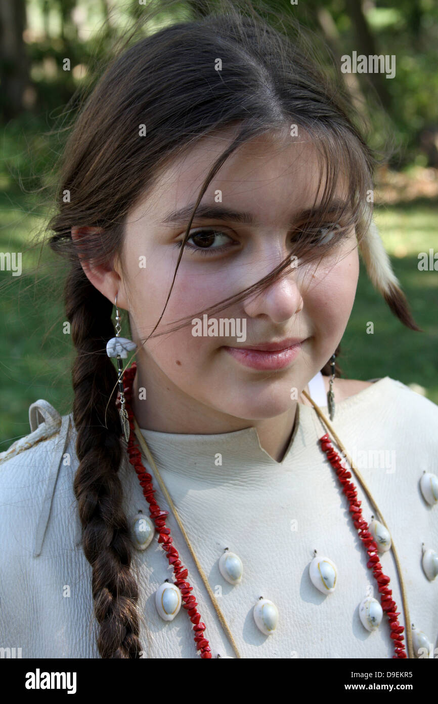 Native American Indian girl Stock Photo - Alamy