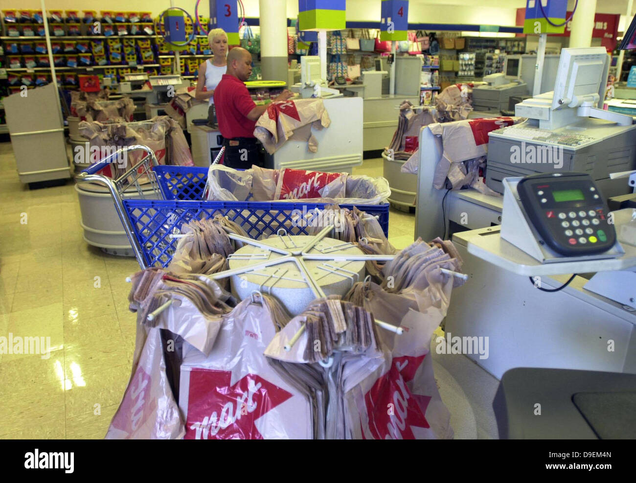 Grocery stores paper bags hi-res stock photography and images - Alamy