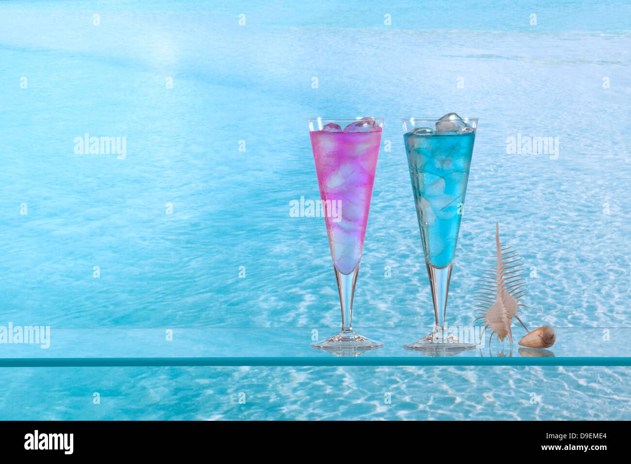 Cocktails and sea Stock Photo - Alamy