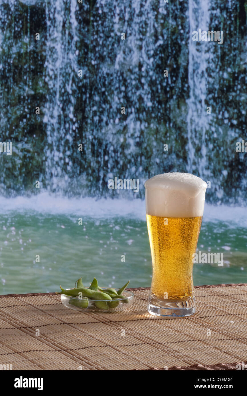 Beer falling hi-res stock photography and images - Alamy
