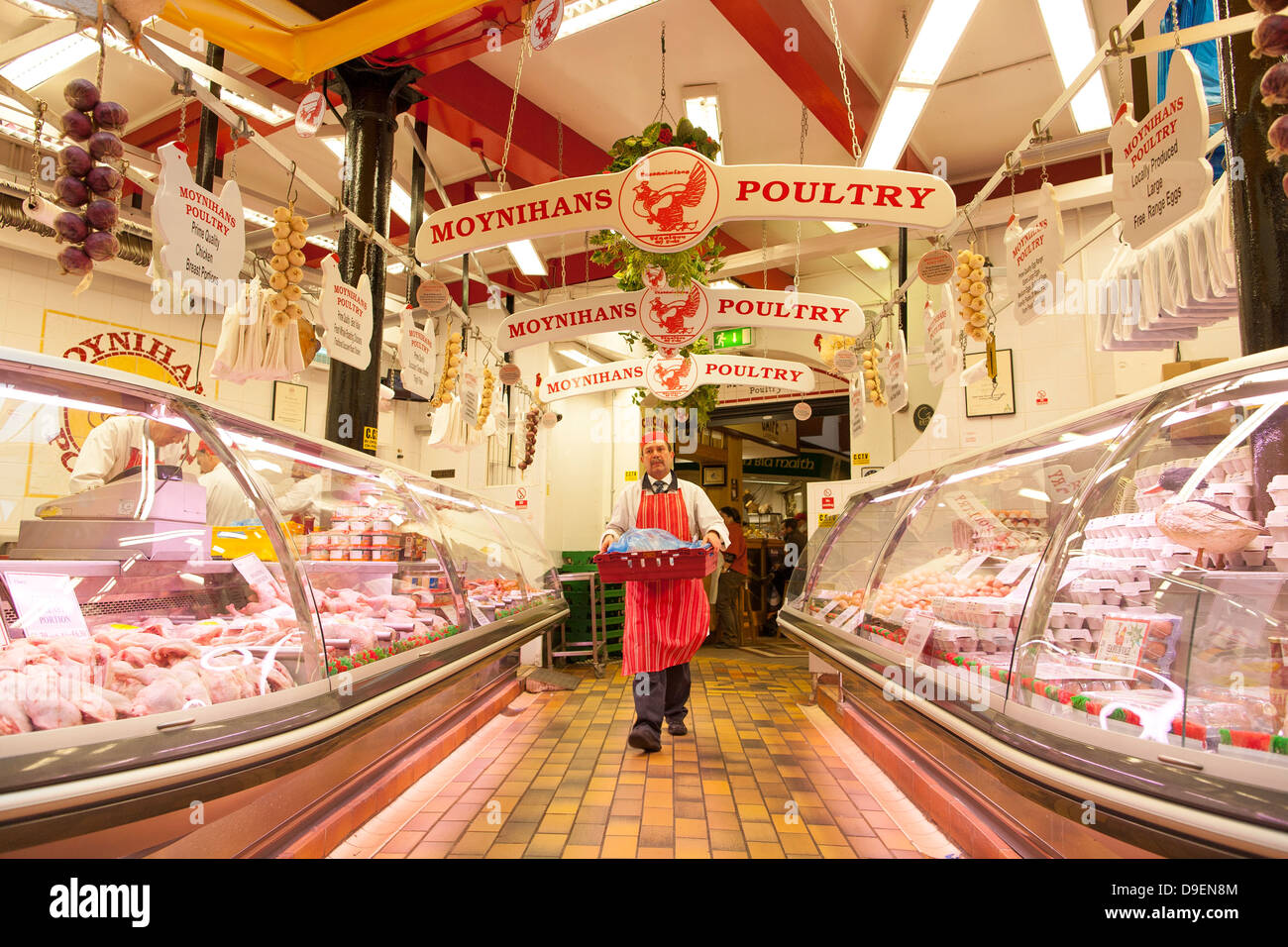 Butcher cuts meat in market hi-res stock photography and images - Alamy