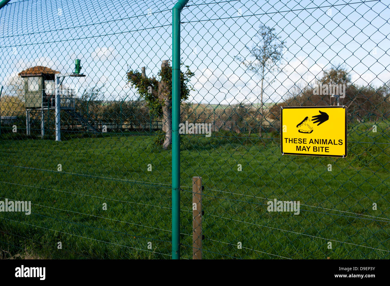 Animals bite sign hi-res stock photography and images - Alamy