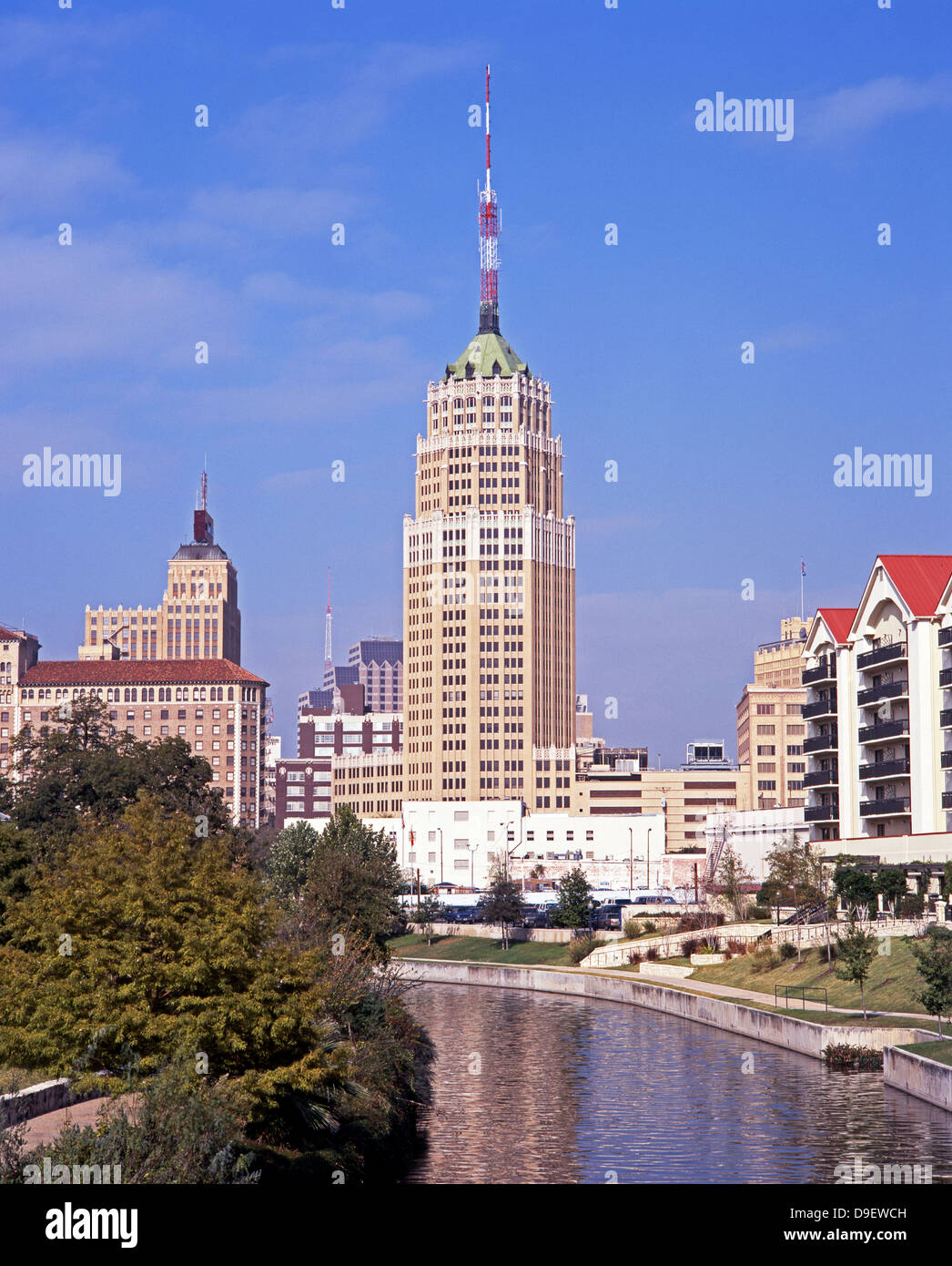 Eight sided buildings hi-res stock photography and images - Alamy