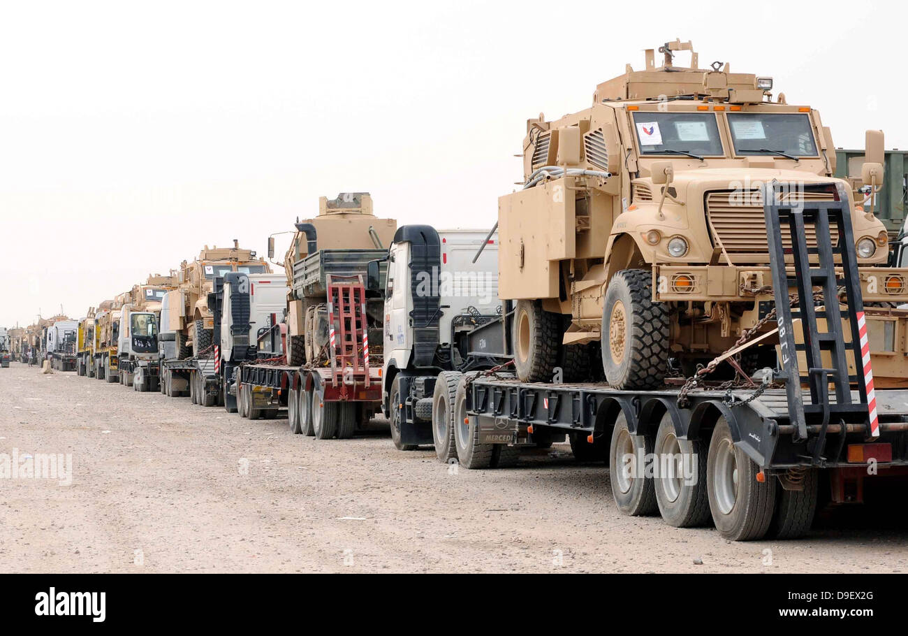 Convoy military vehicles hi-res stock photography and images - Alamy