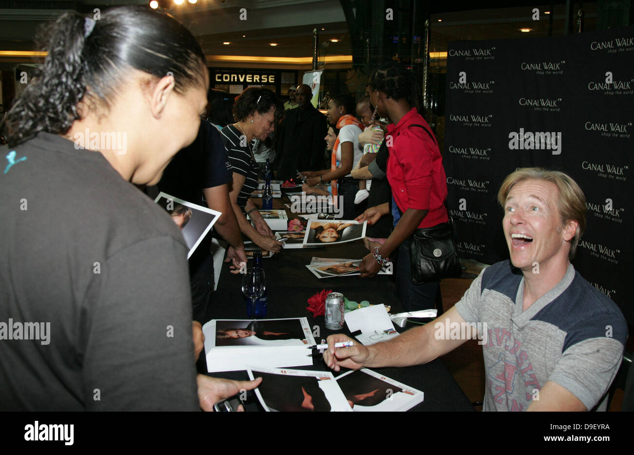 Jack Wagner The Bold and the Beautiful castmembers attend an autograph ...