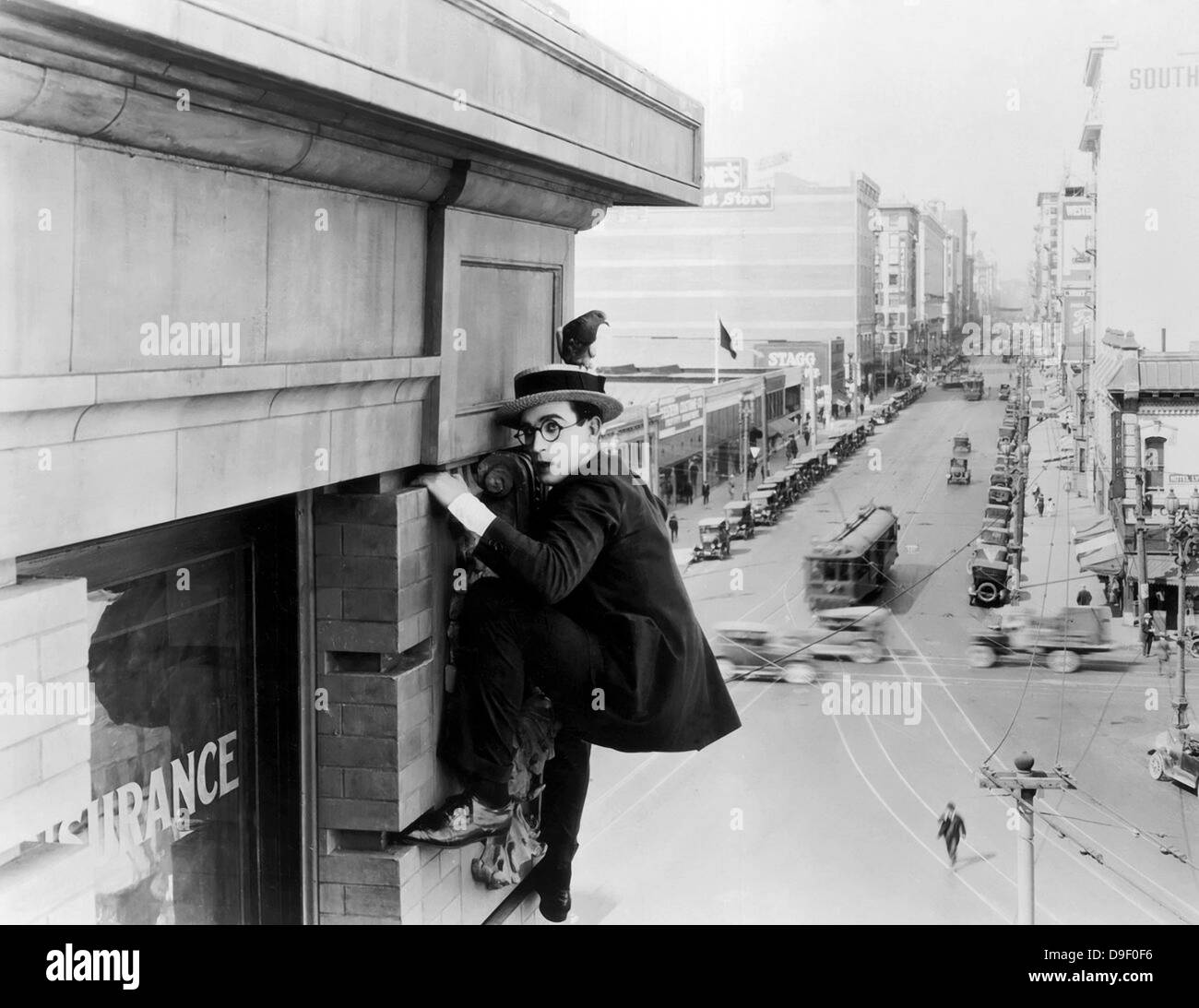 Safety last harold lloyd hi-res stock photography and images - Alamy