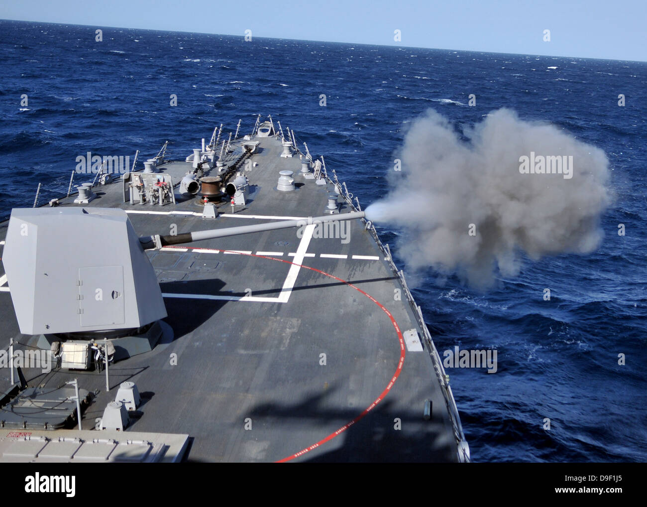 Mk 45 naval gun hi-res stock photography and images - Alamy