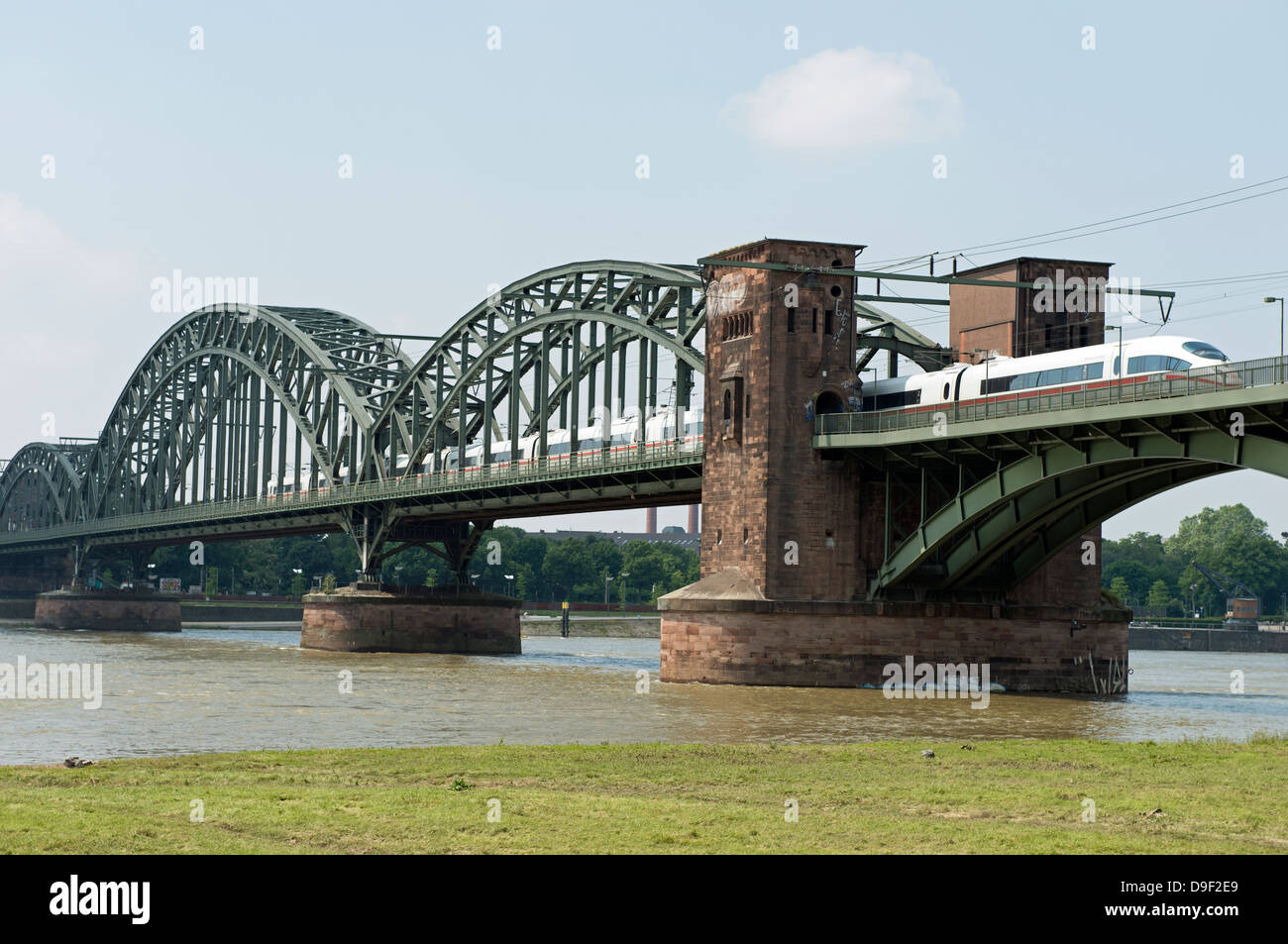 Railway bridge Cologne Stock Photo - Alamy