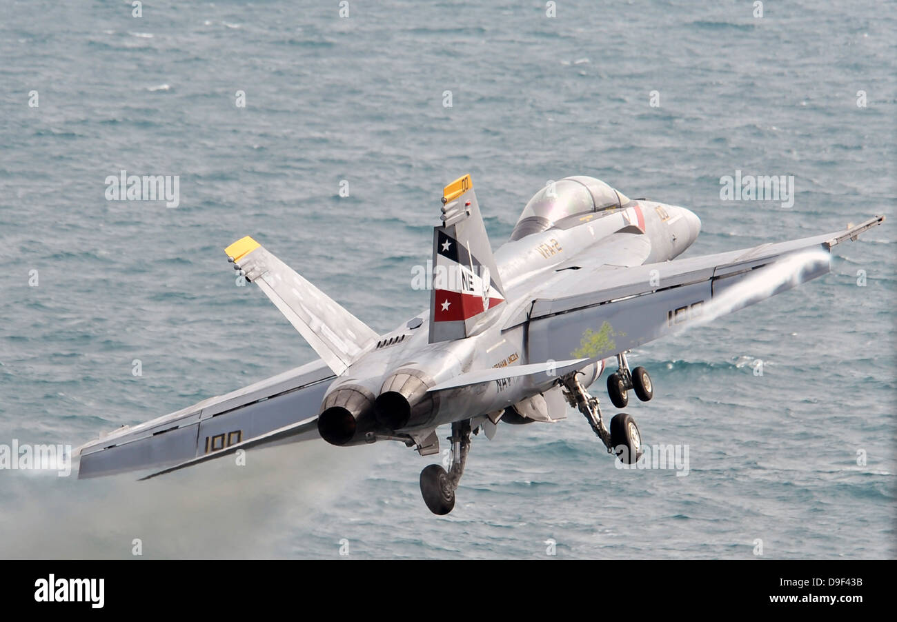 F 18 jet engine hi-res stock photography and images - Alamy