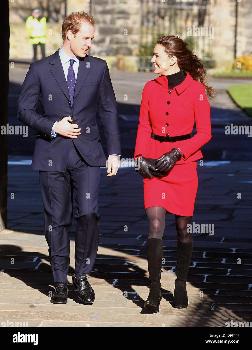 Prince William and Kate Middleton return to St. Andrews university ...