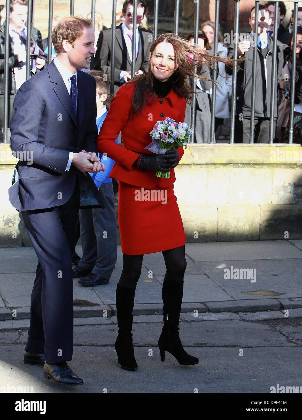 Prince William and Kate Middleton return to St. Andrews university ...