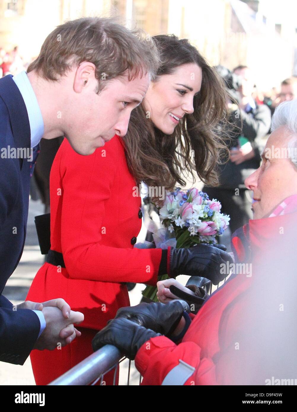 Prince William and Kate Middleton return to St. Andrews university ...