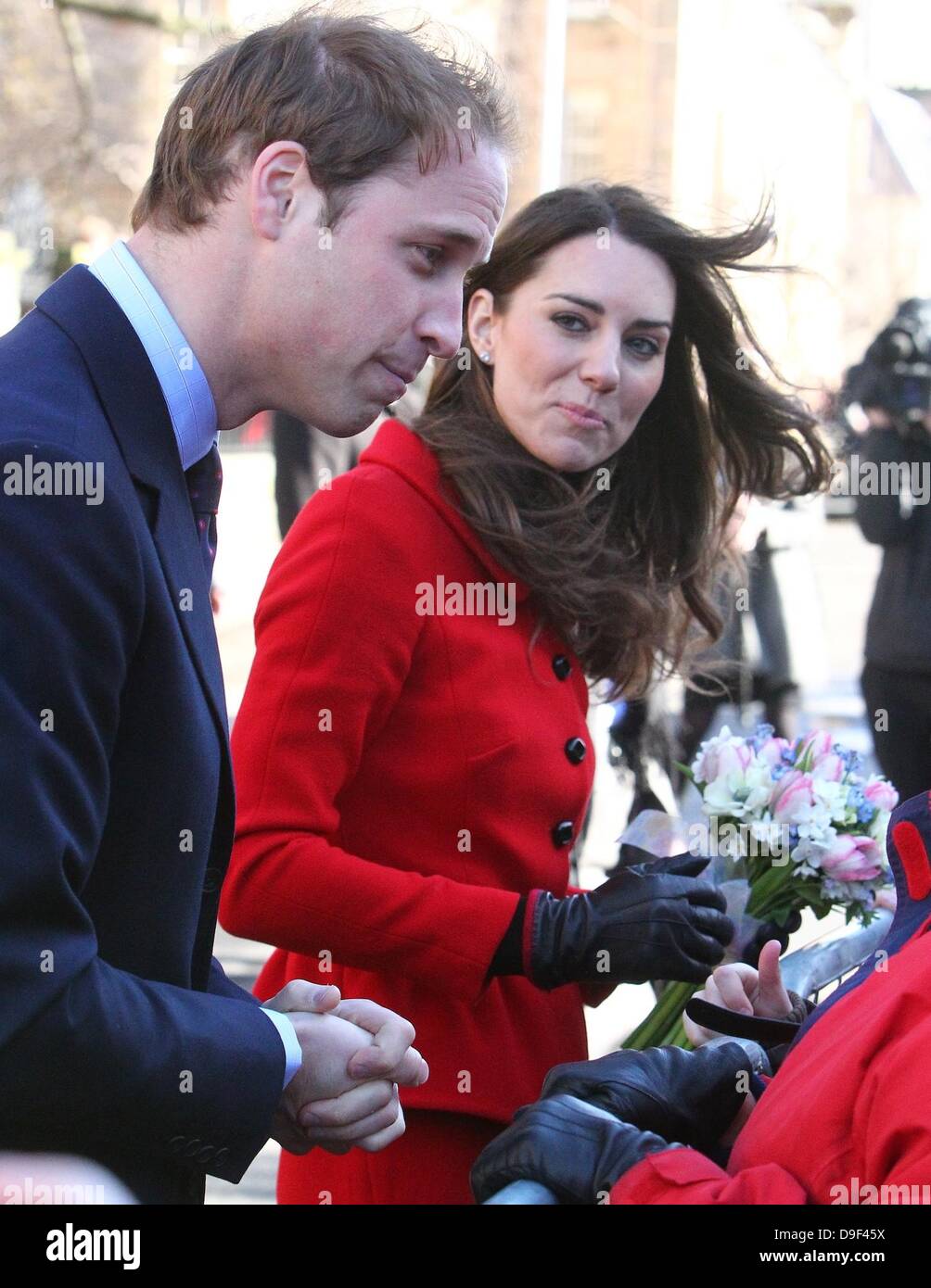 Prince William and Kate Middleton return to St. Andrews university ...