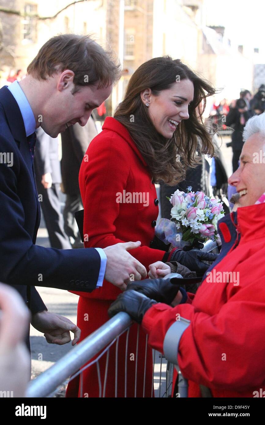 Prince William and Kate Middleton return to St. Andrews university ...