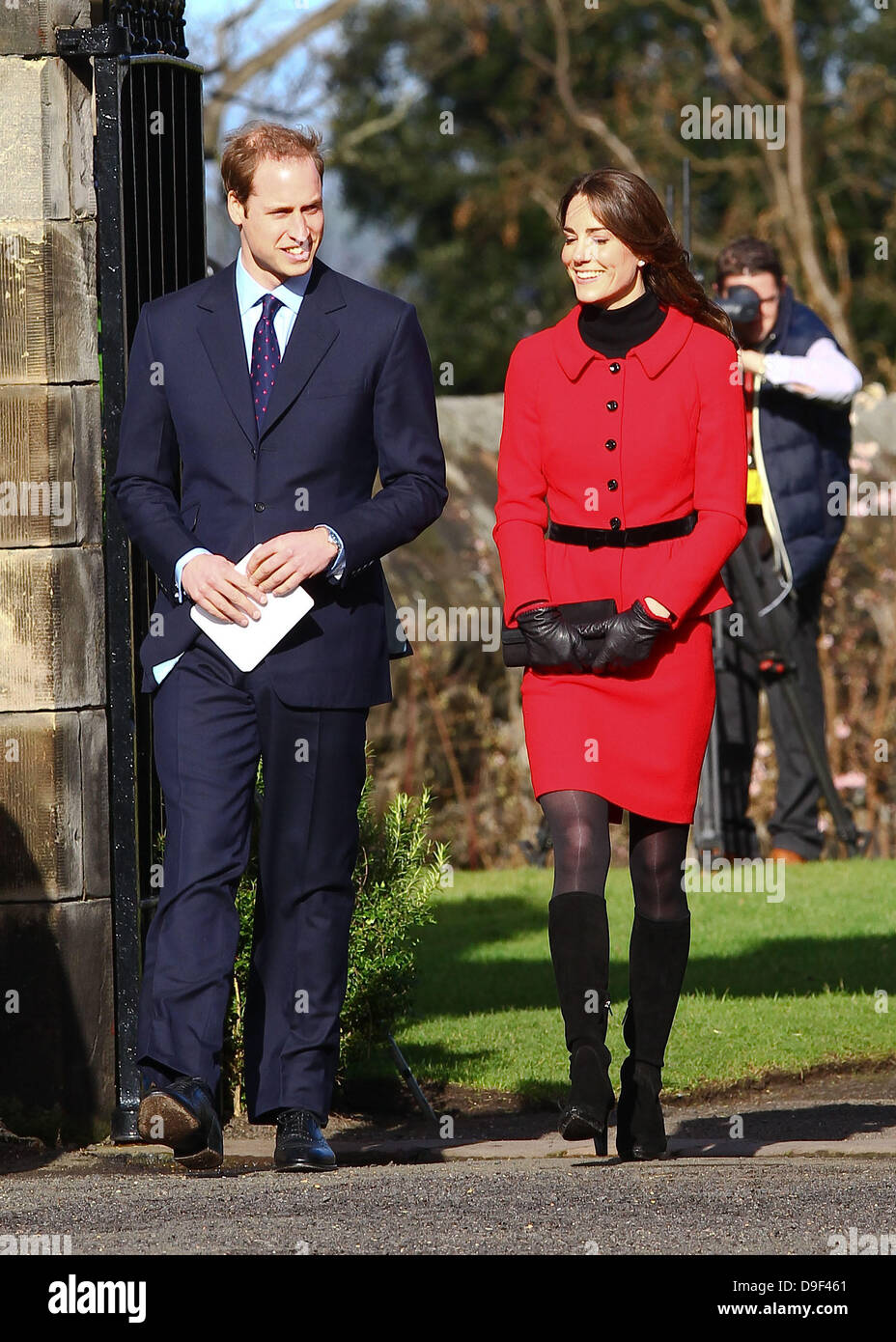 Prince William and Kate Middleton return to St. Andrews university ...