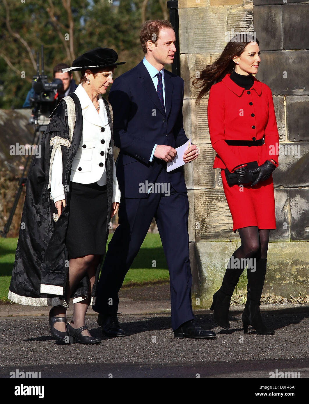 Prince William and Kate Middleton return to St. Andrews university ...