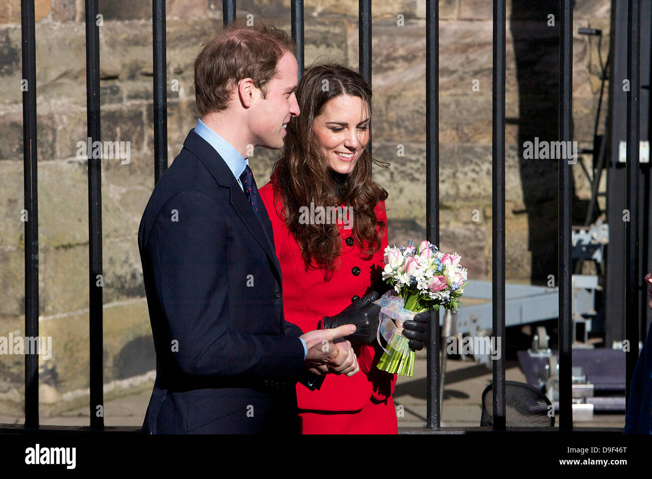 Prince William and Kate Middleton return to St. Andrews university ...