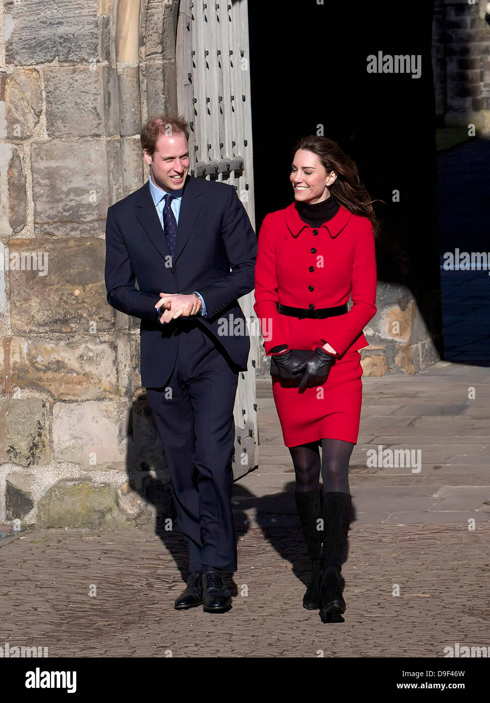 Prince William and Kate Middleton return to St. Andrews university ...