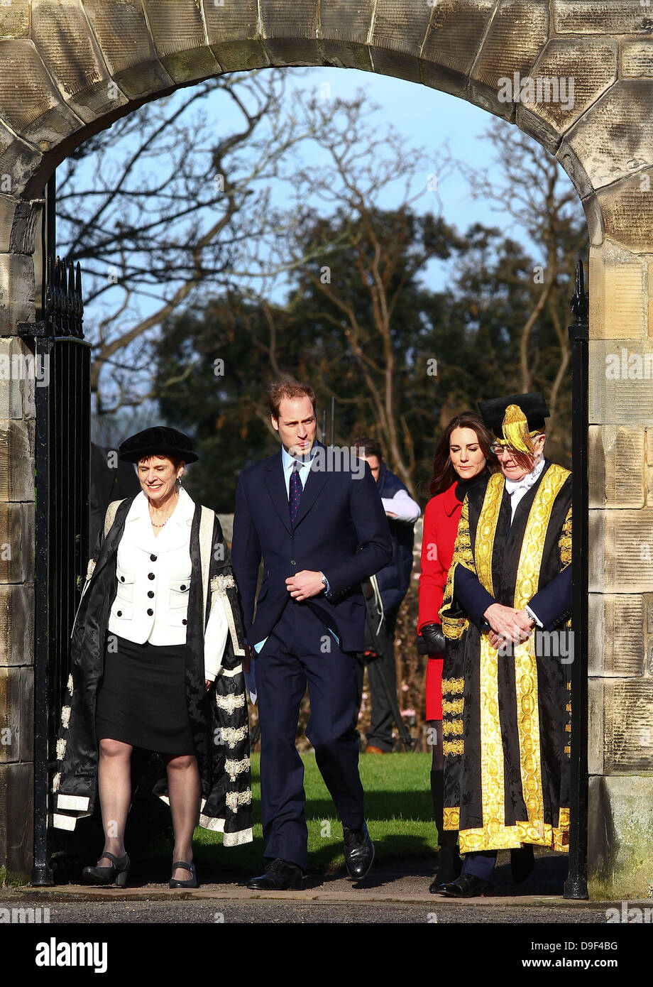 Prince William and Kate Middleton return to St. Andrews university ...
