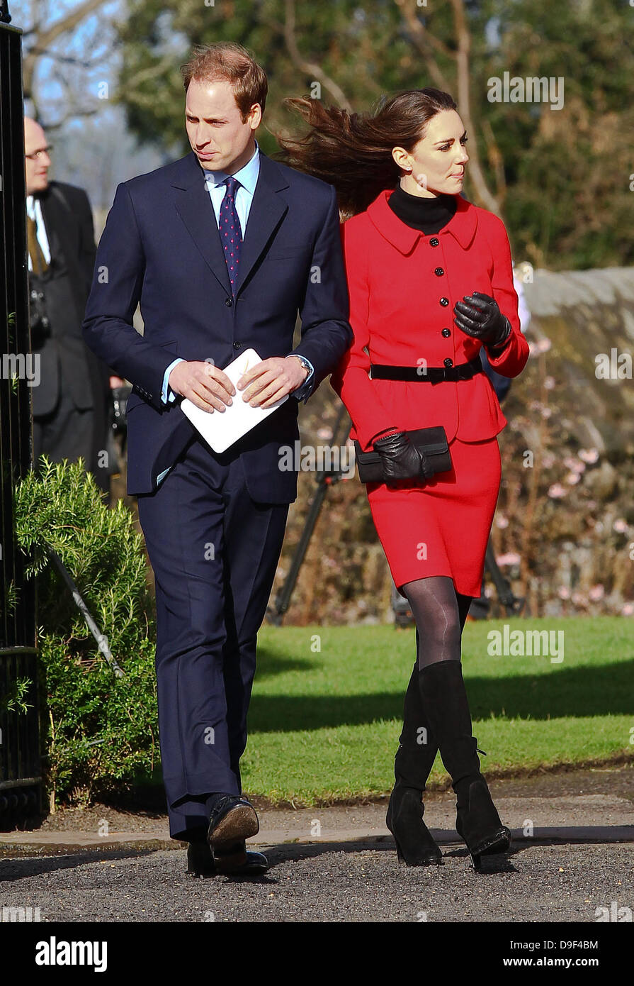 Prince William and Kate Middleton return to St. Andrews university ...