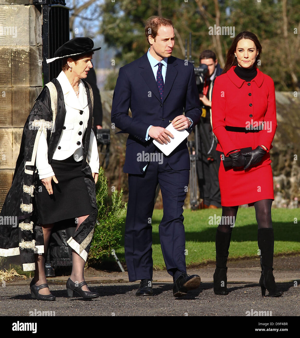 Prince William and Kate Middleton return to St. Andrews university ...