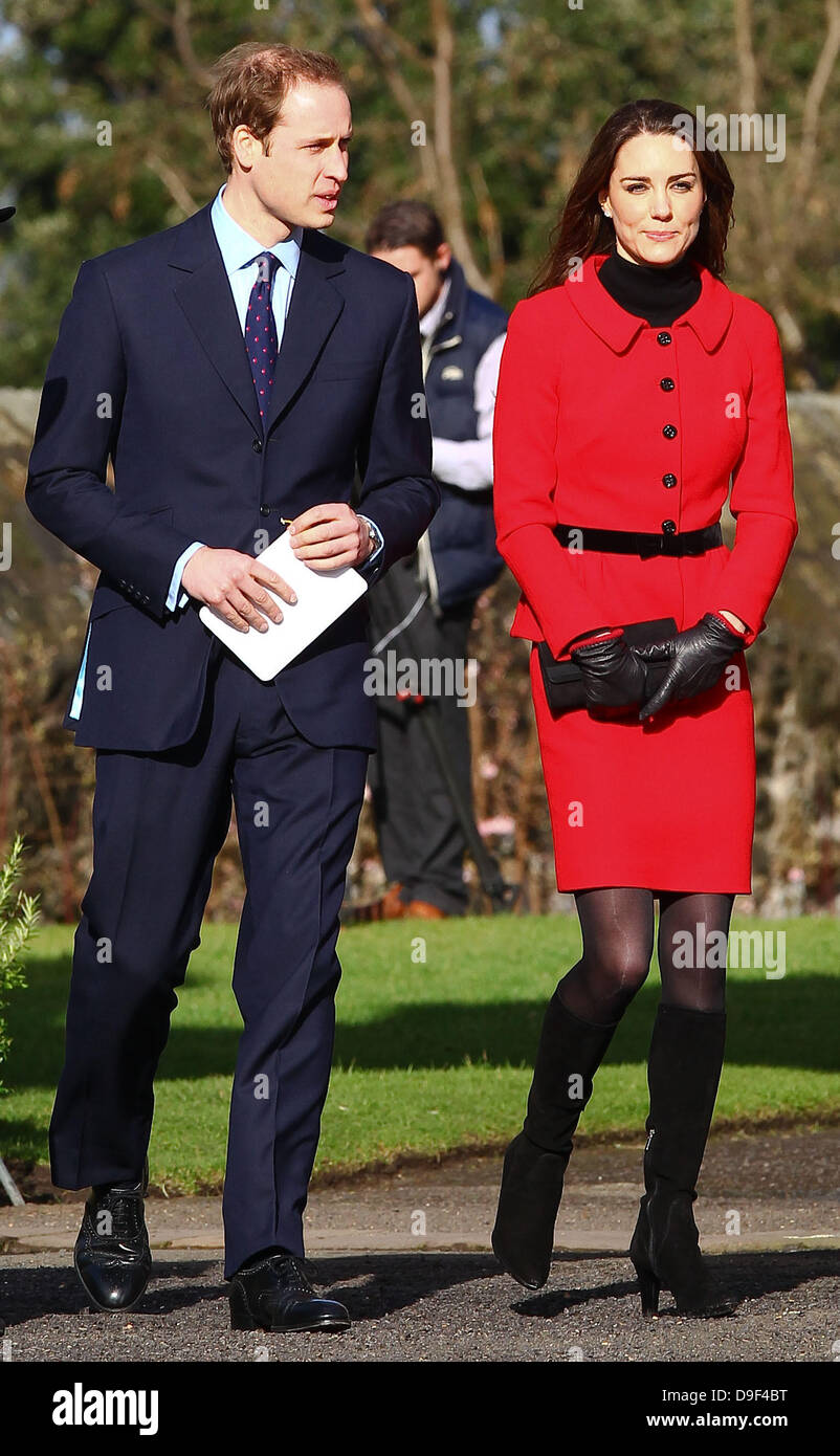 Prince William and Kate Middleton return to St. Andrews university ...