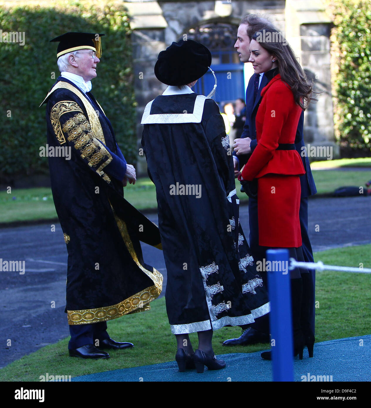 Prince William and Kate Middleton return to St. Andrews university ...