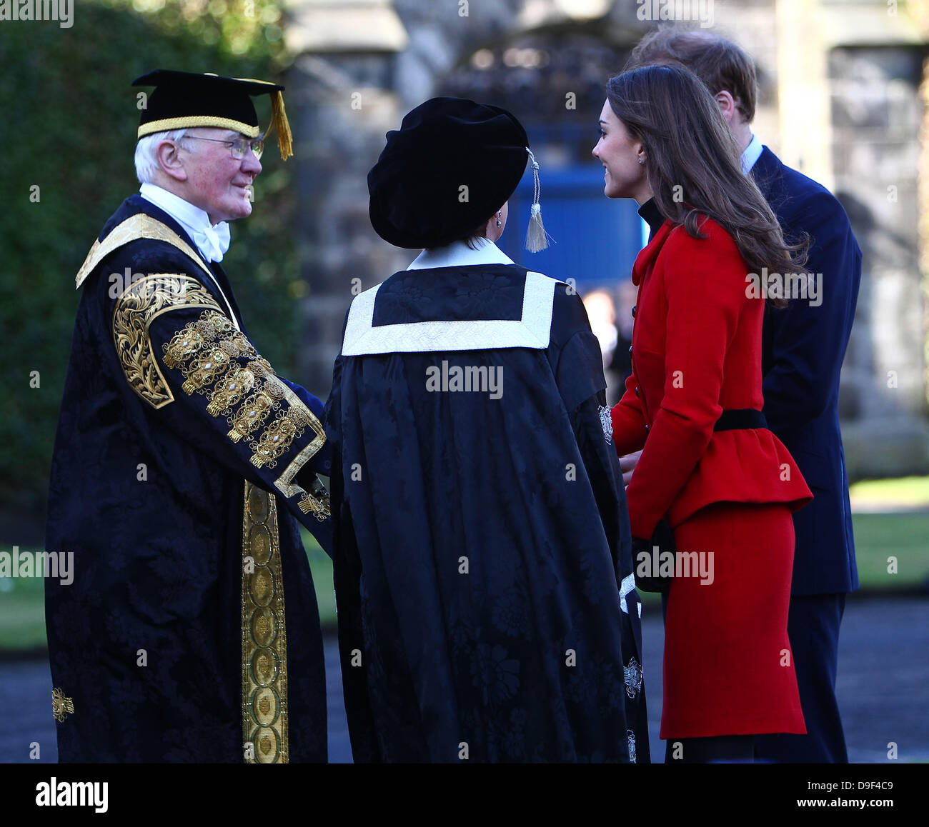 Prince William and Kate Middleton return to St. Andrews university ...