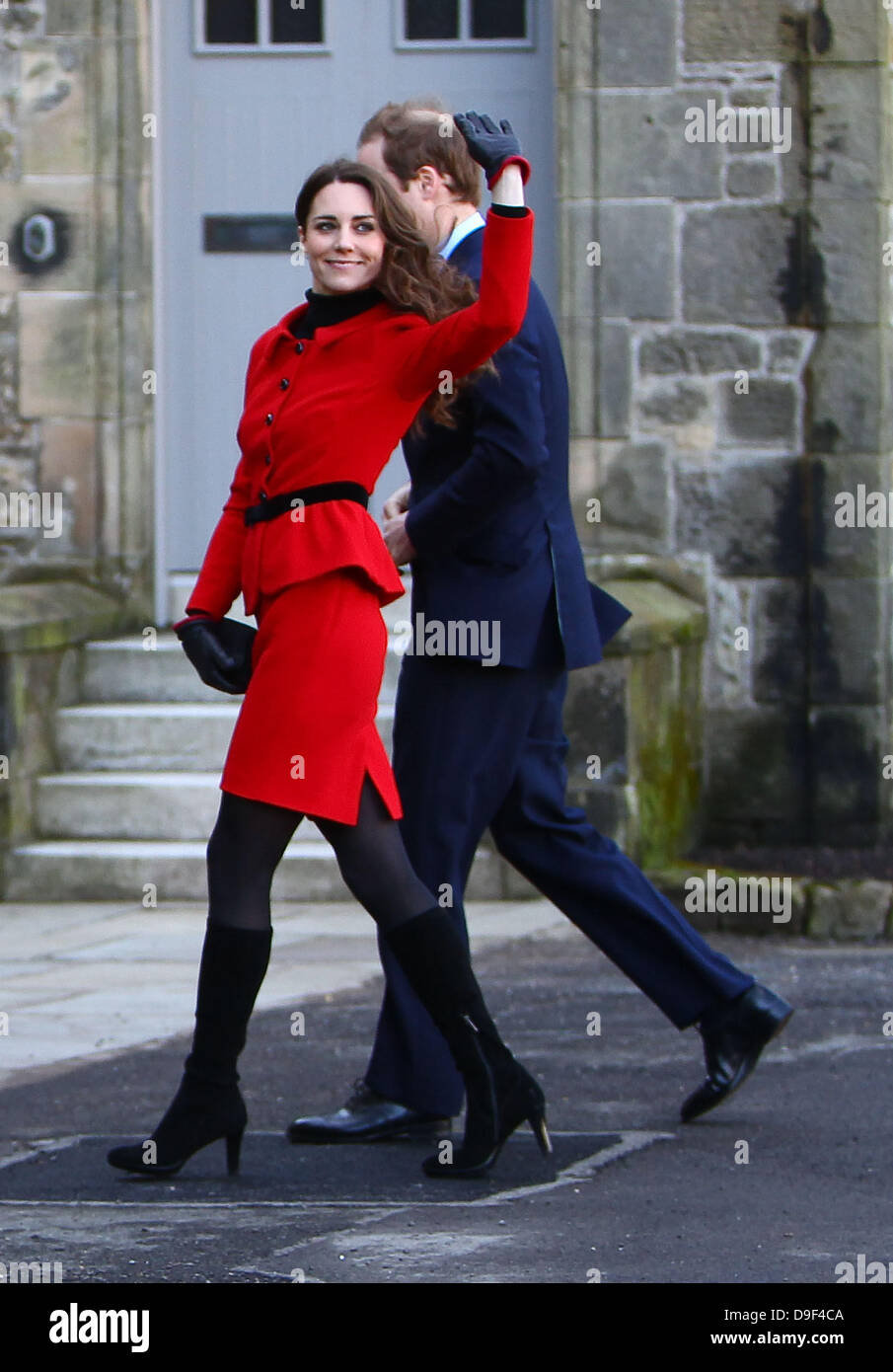 Prince William and Kate Middleton return to St. Andrews university ...